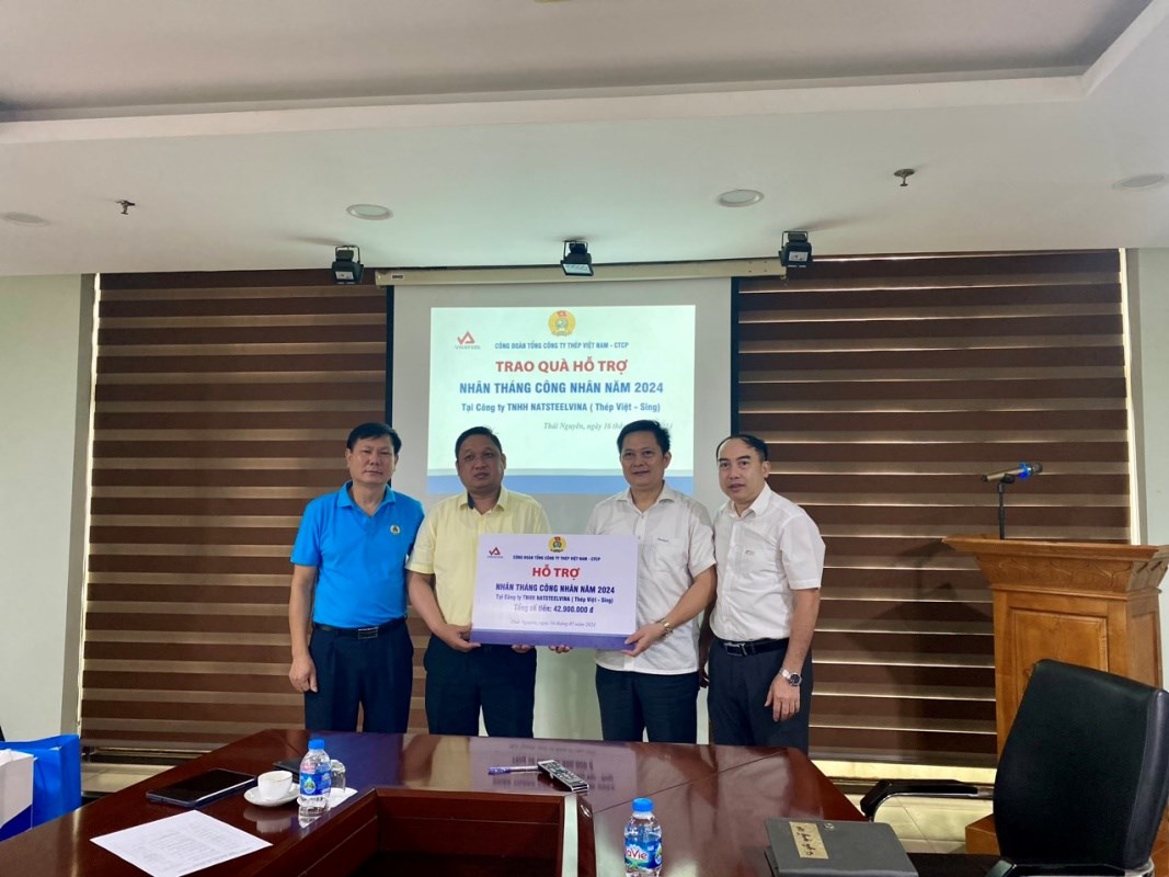 Công đoàn Thép Việt - Sing được Công đoàn Tổng công ty Thép Việt Nam - CTCP tặng quà hỗ trợ